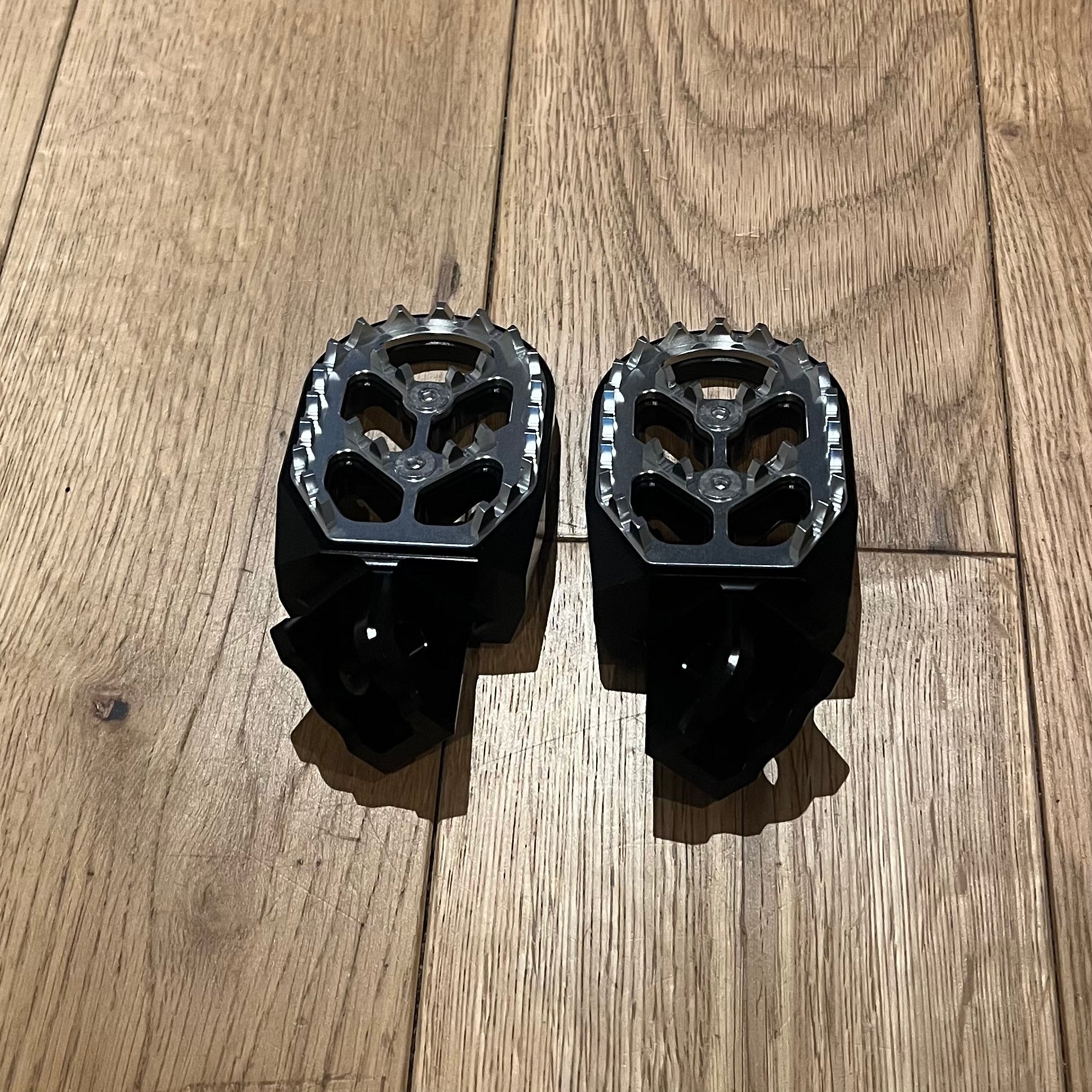 Surron LightBee New-Style FootPegs in Silver – SurronPartsNorthWest