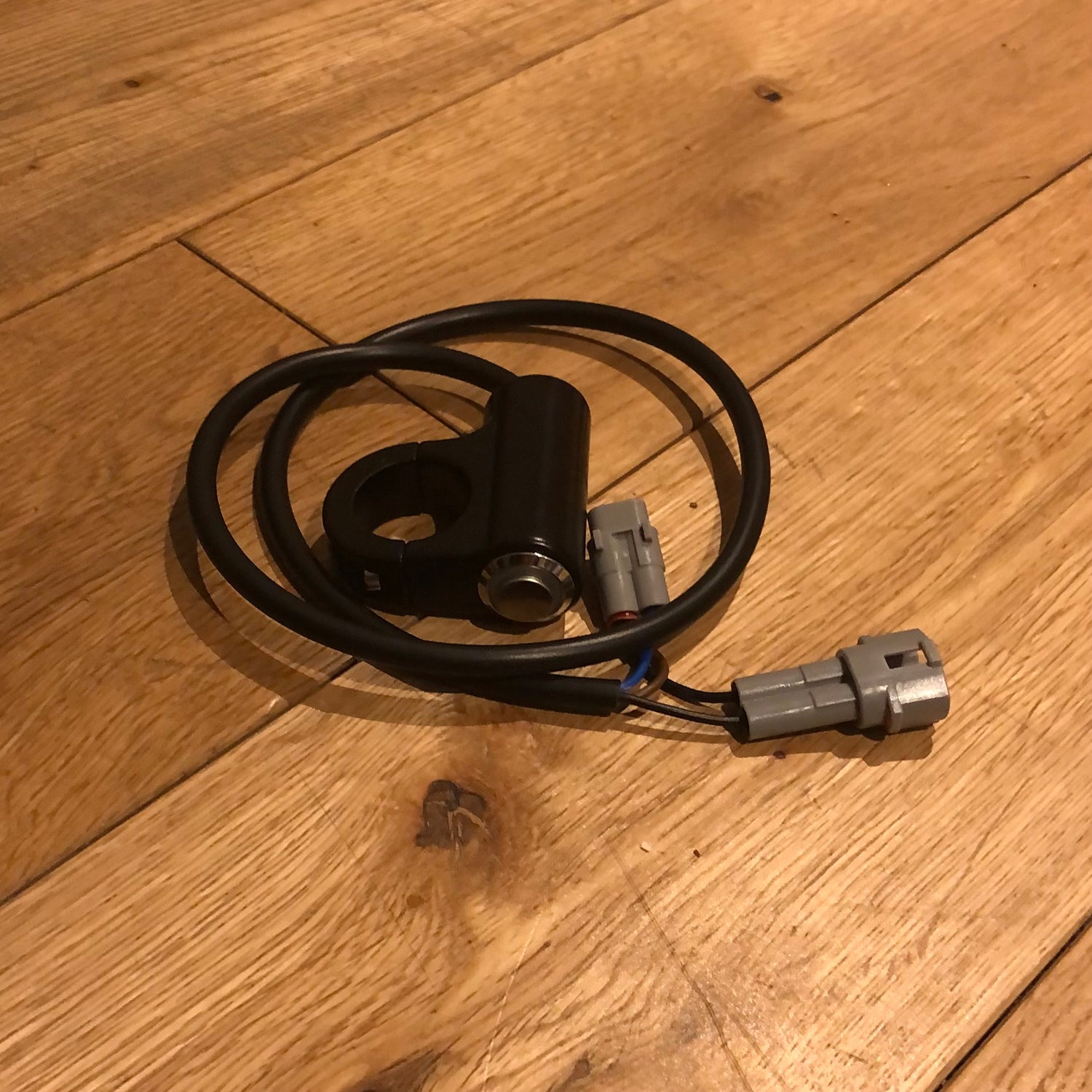 Surron Plug & Play Light Switch (Waterproof) – SurronPartsNorthWest